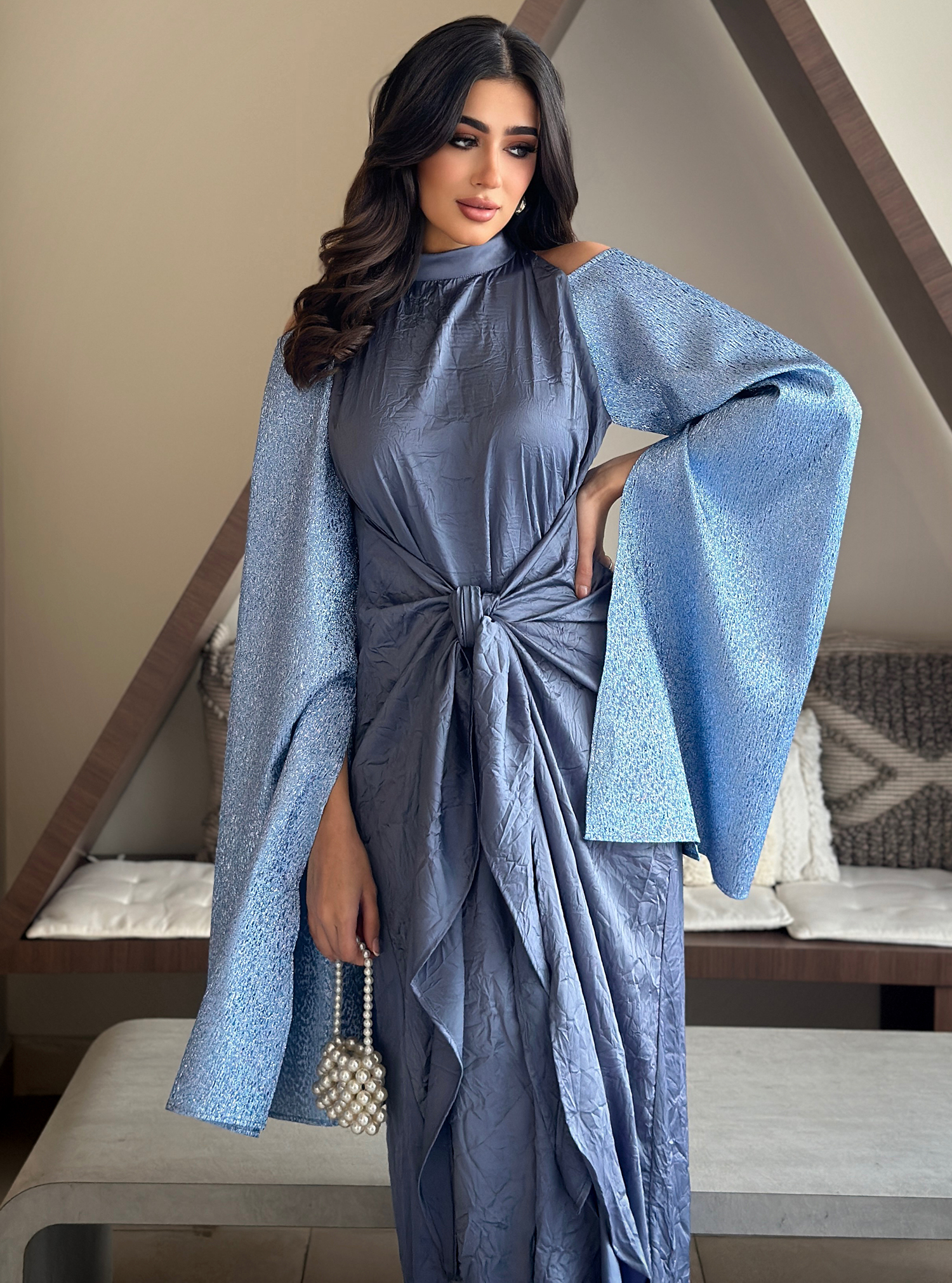 Wrinkled Dress Dress made of wrinkled or wrinkled silk fabric with ...