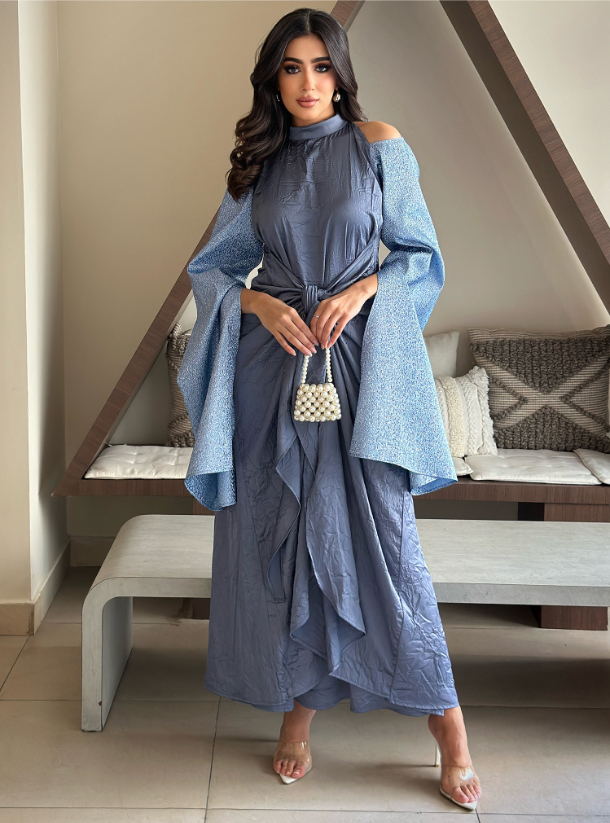 Wrinkled Dress Dress made of wrinkled or wrinkled silk fabric with ...