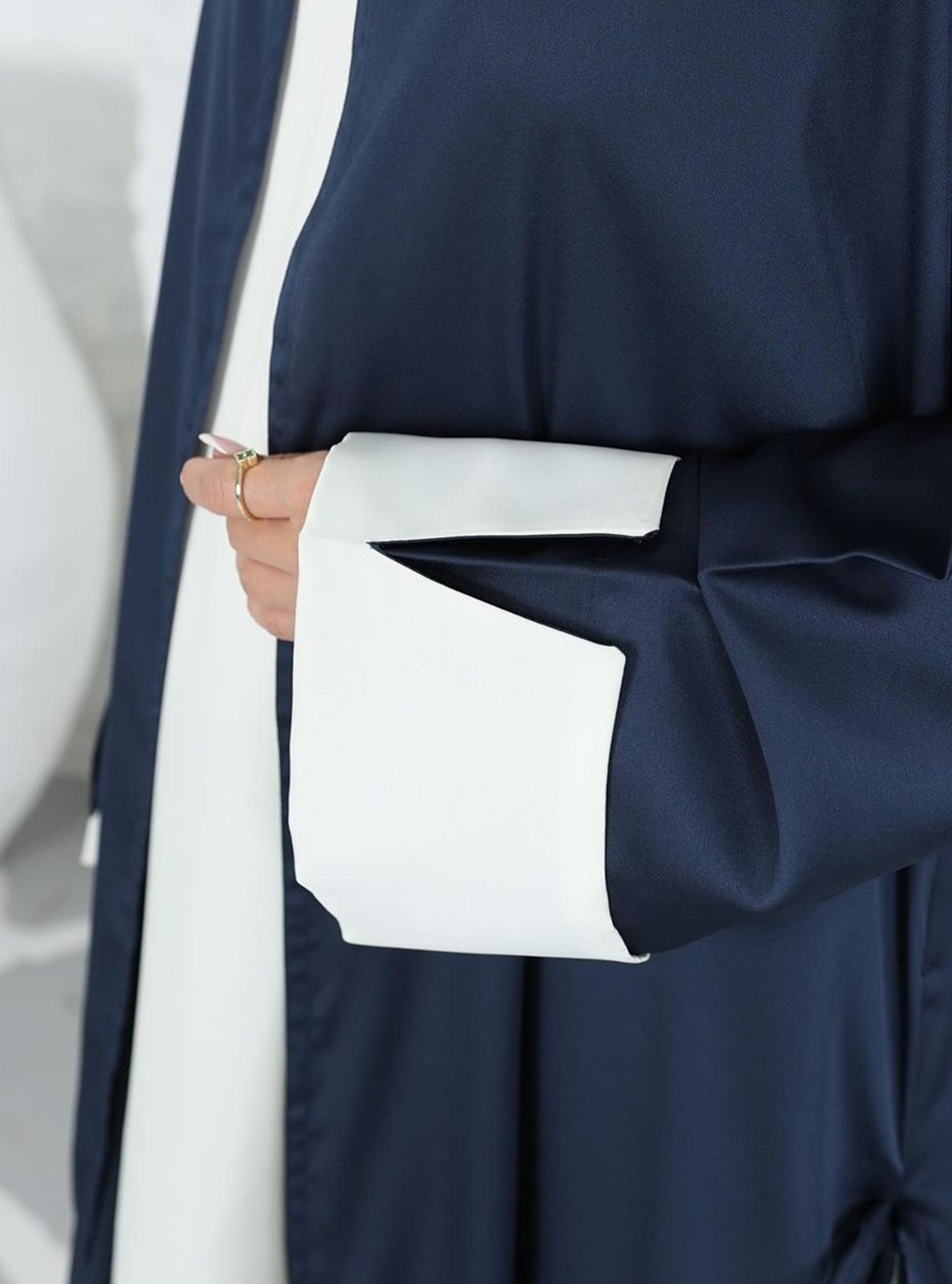 2 color abaya This abaya is dual color abaya. Simple and decent look ...