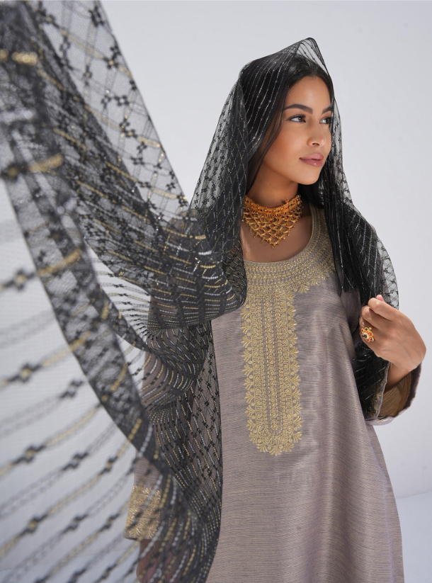 GOLD Mukhwar Metallickaftan with embroidered trimmings and toor shaila ...