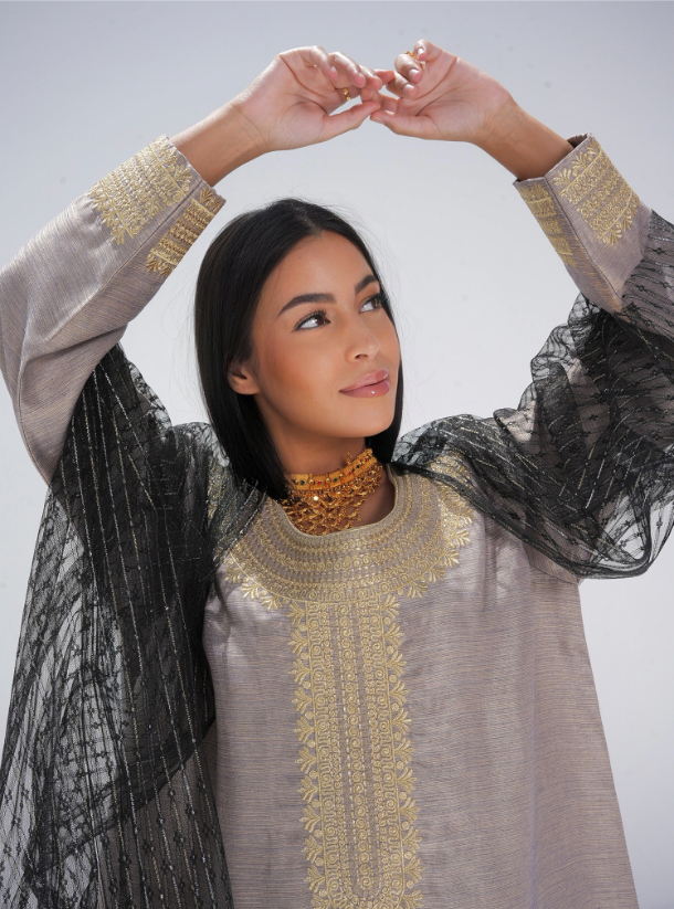 GOLD Mukhwar Metallickaftan with embroidered trimmings and toor shaila ...