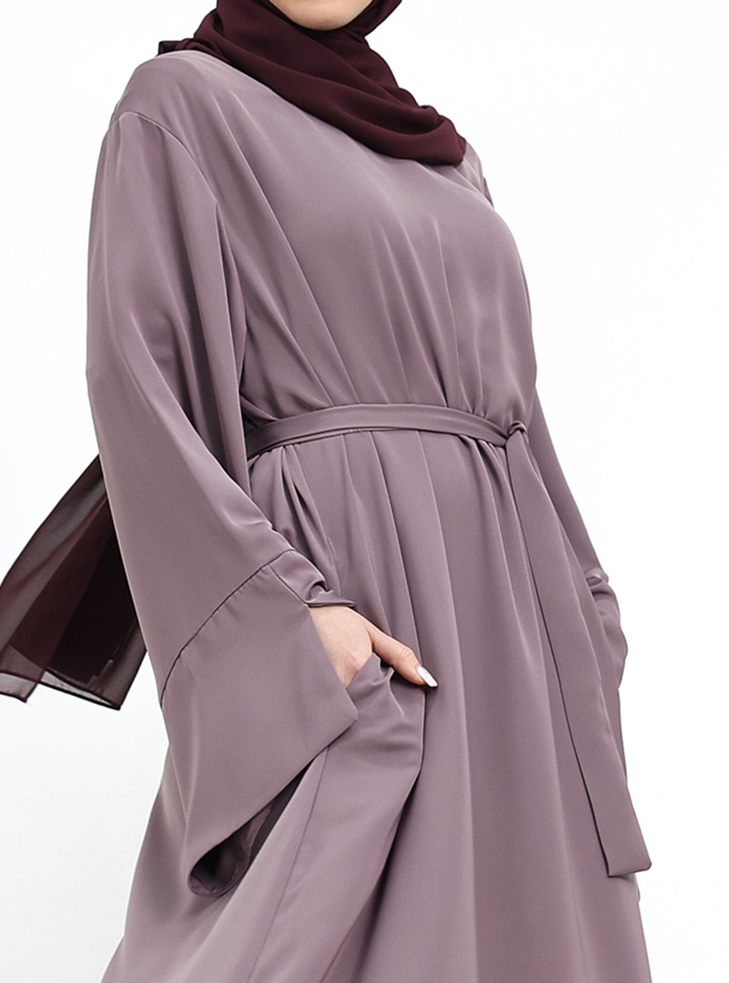 Pocket abaya This abaya is fully closed with pockets on each side. Simple and elegant abaya ...