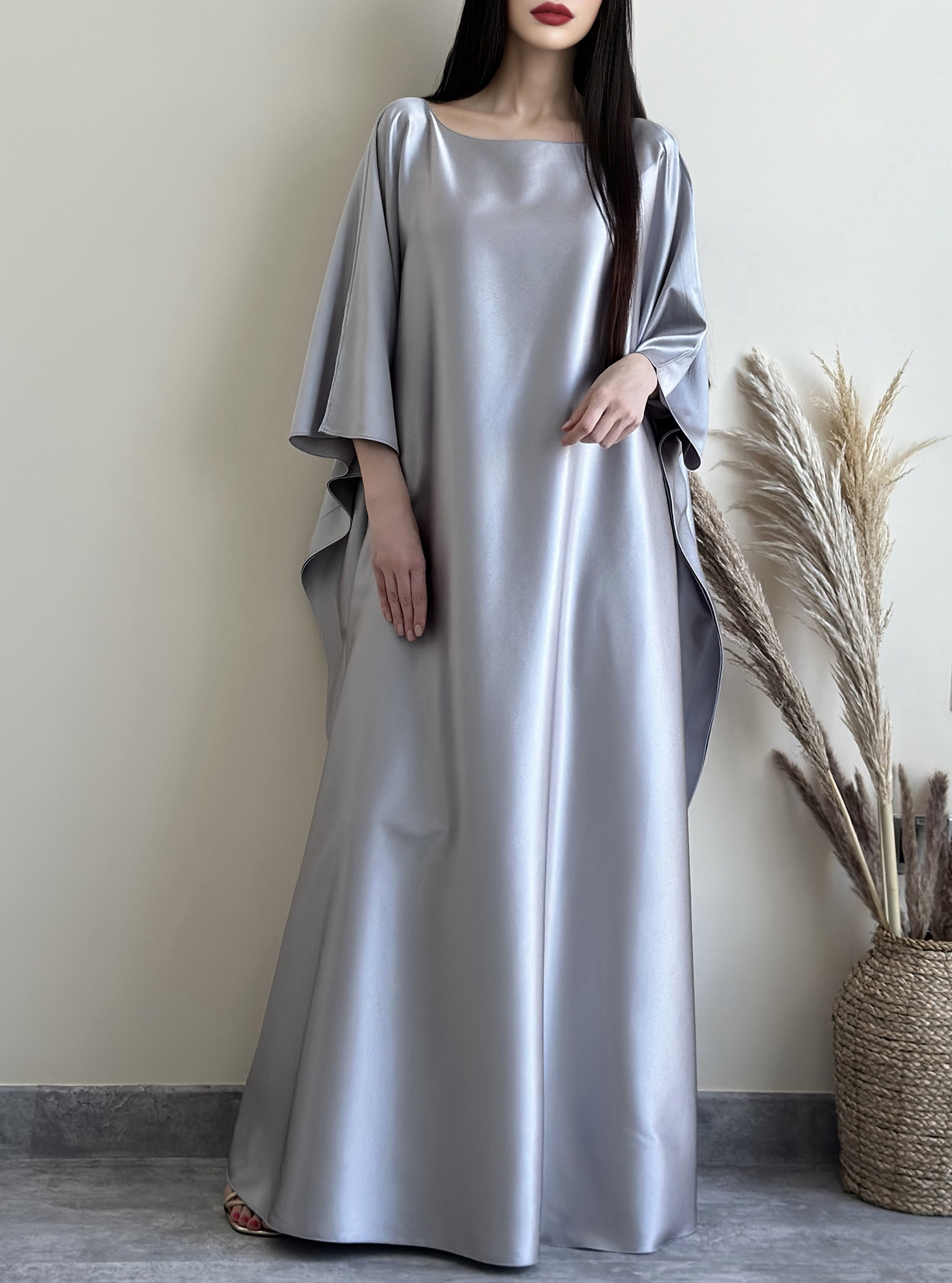 Silver shimmer Elegant silver shimmer silk jacquard kaftan with boat ...