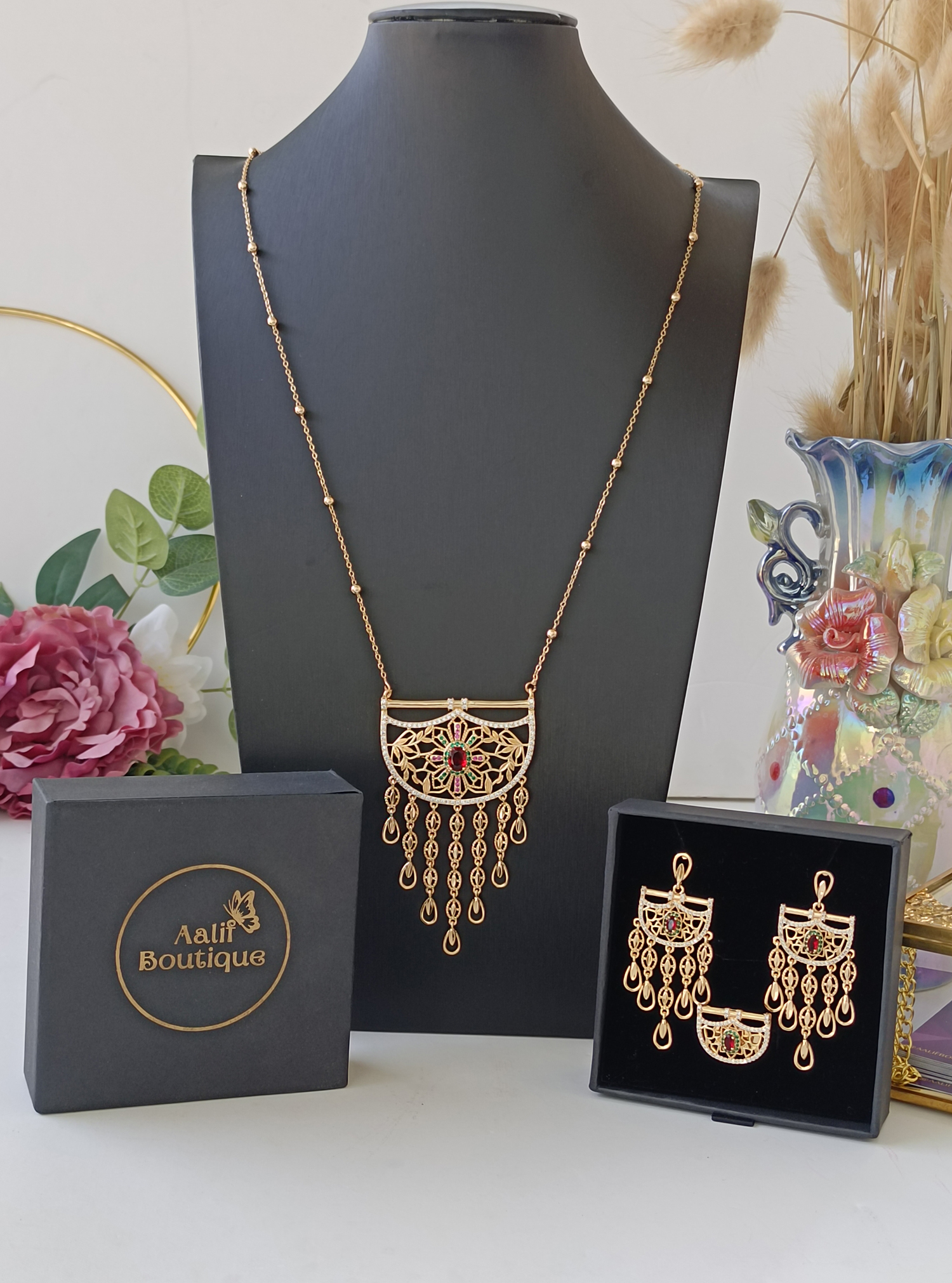 Arabian jewel Traditional style jewelry set. Fashion Jewellery from ...
