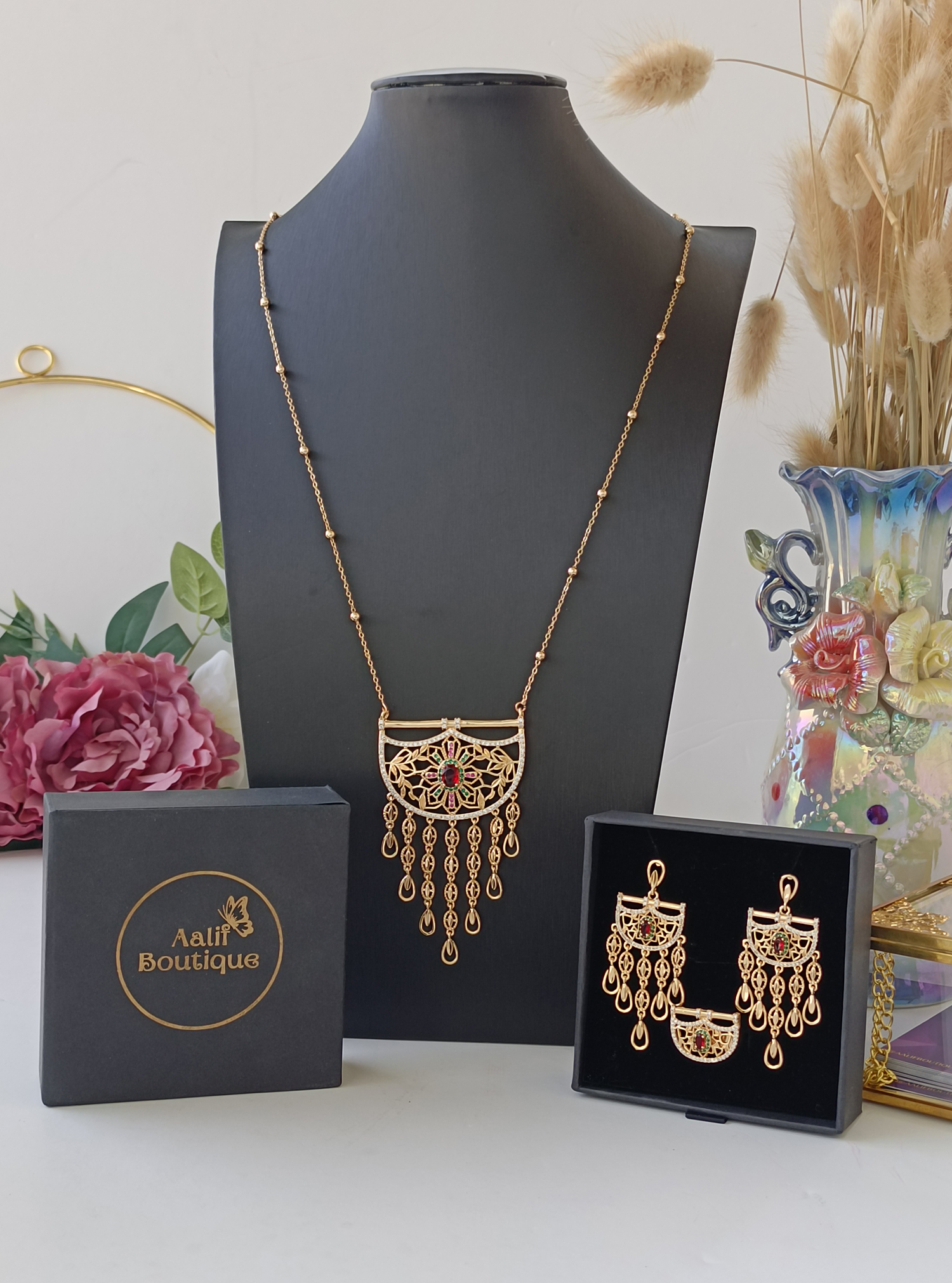 Arabian jewel Traditional style jewelry set. Fashion Jewellery from ...