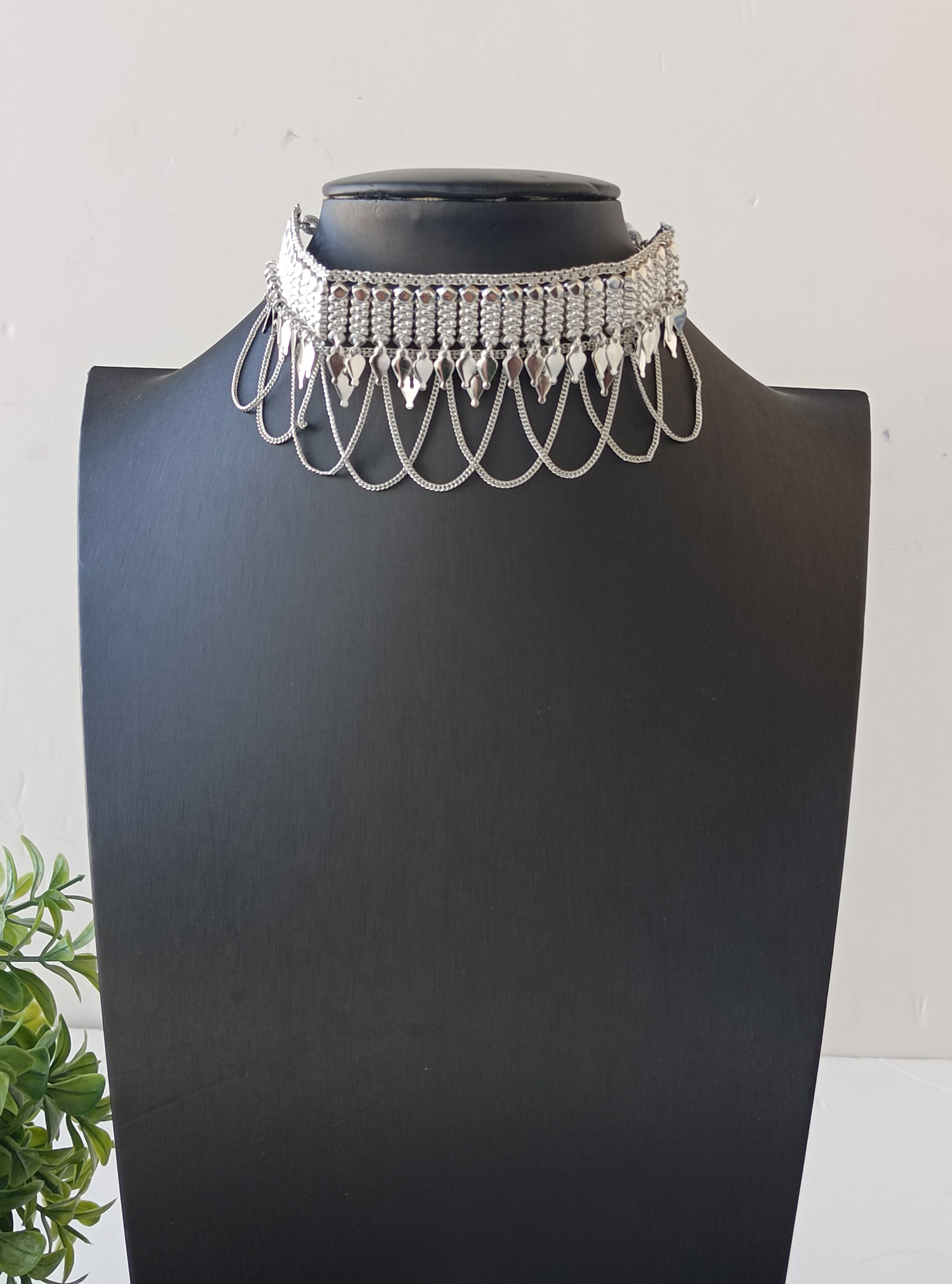 Arabian Jewels A traditional long necklace jewelry set. An ethnic piece ...