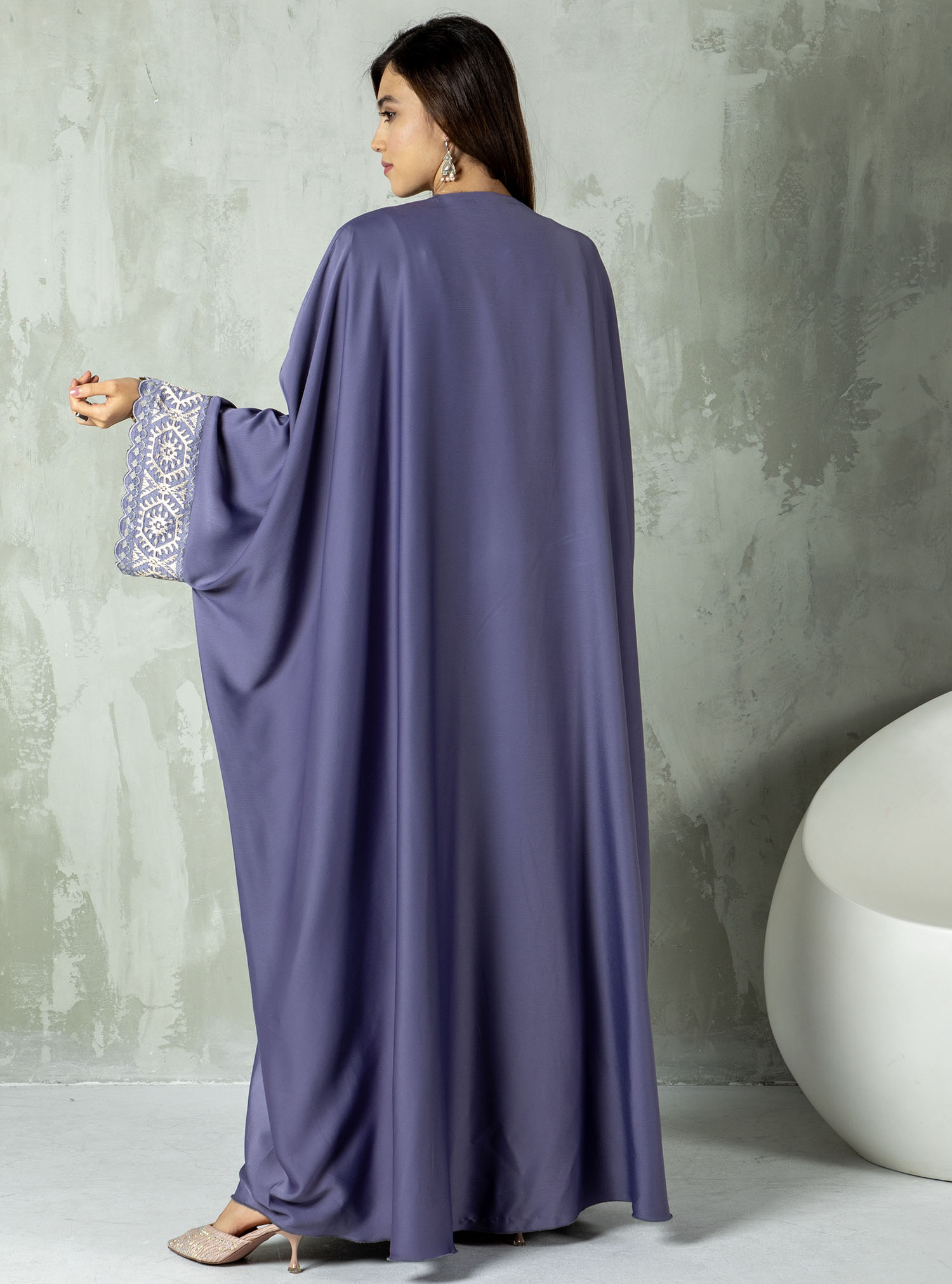 Abaya Set A lustrous lavender knot abaya detailed with a Jamdani-inspired Aztec design Abayas ...