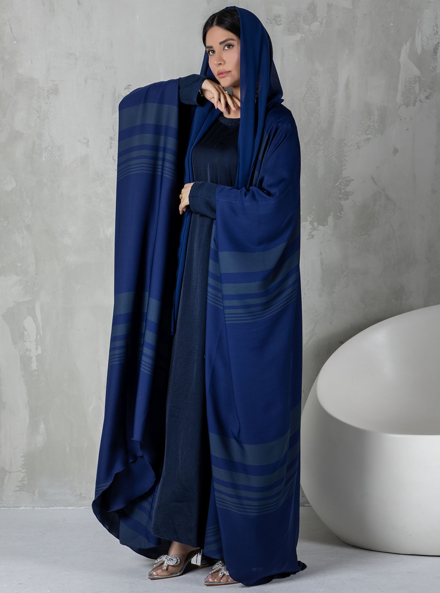 Classic knot The knot abaya has been a wardrobe favorite for more than ...