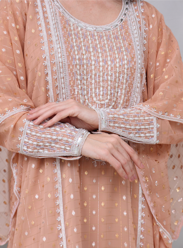 Ramadan Thoub Traditional Thoub embellished with exquisite embroidery ...