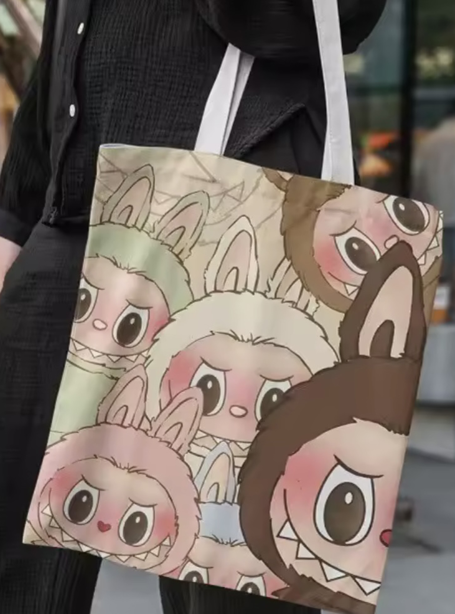Labubu teto 1 This is a small tote bag featuring characters from the ...