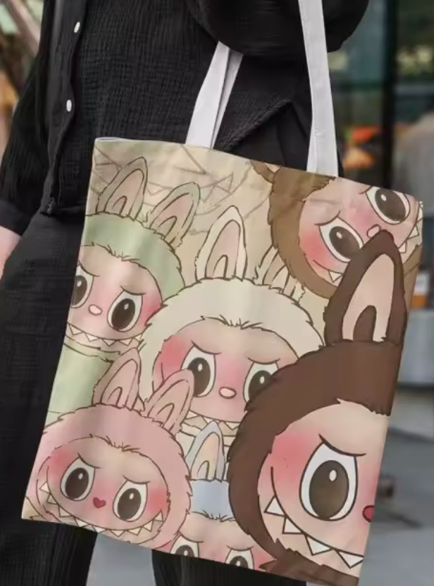 Labubu teto 1 This is a small tote bag featuring characters from the ...